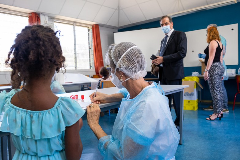Covid-19 : le test salivaire déployé à l'école élémentaire Jean-Luc ...
