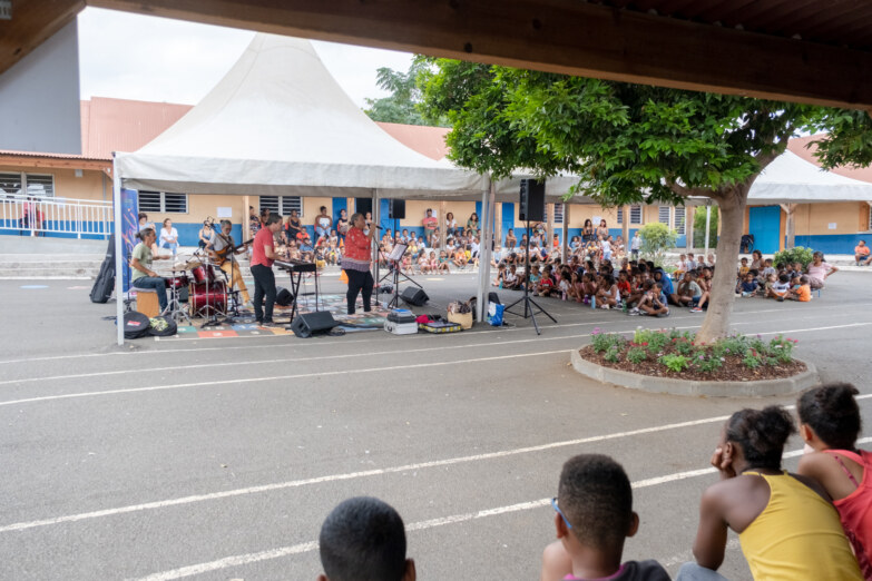 Nicole DAMBREVILLE à l'école primaire de l'Éperon - Ville de Saint-Paul