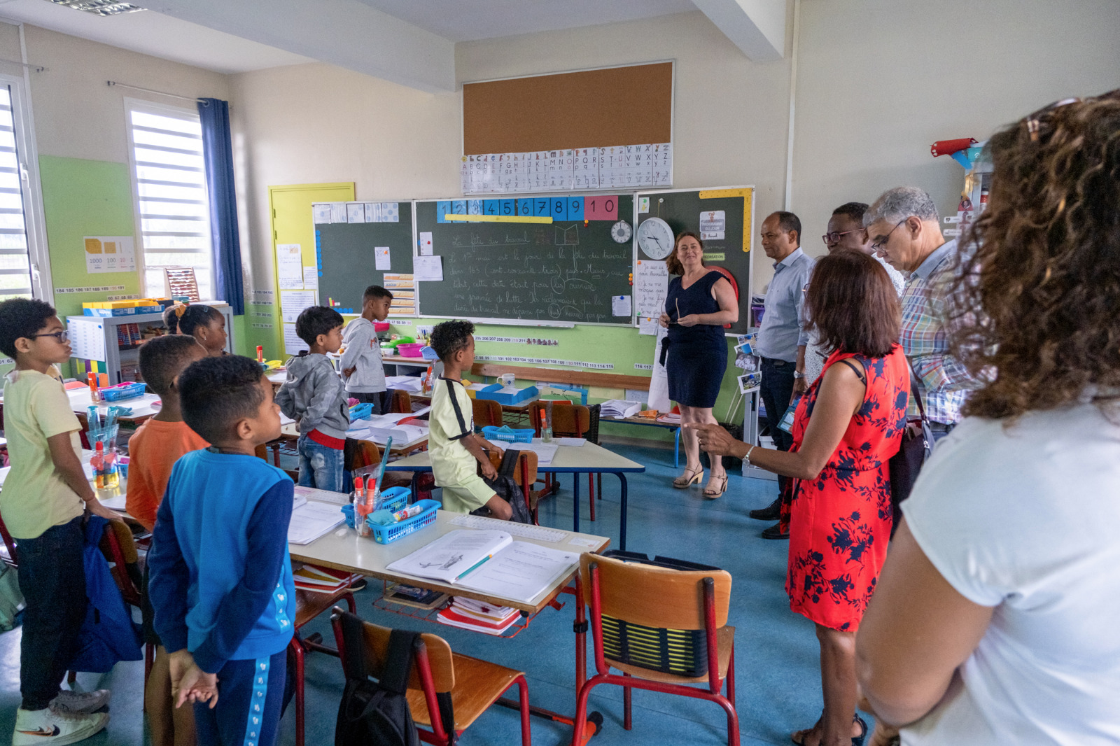 Emmanuel SÉRAPHIN et les élu.es de la Ville, visitent l'école ...